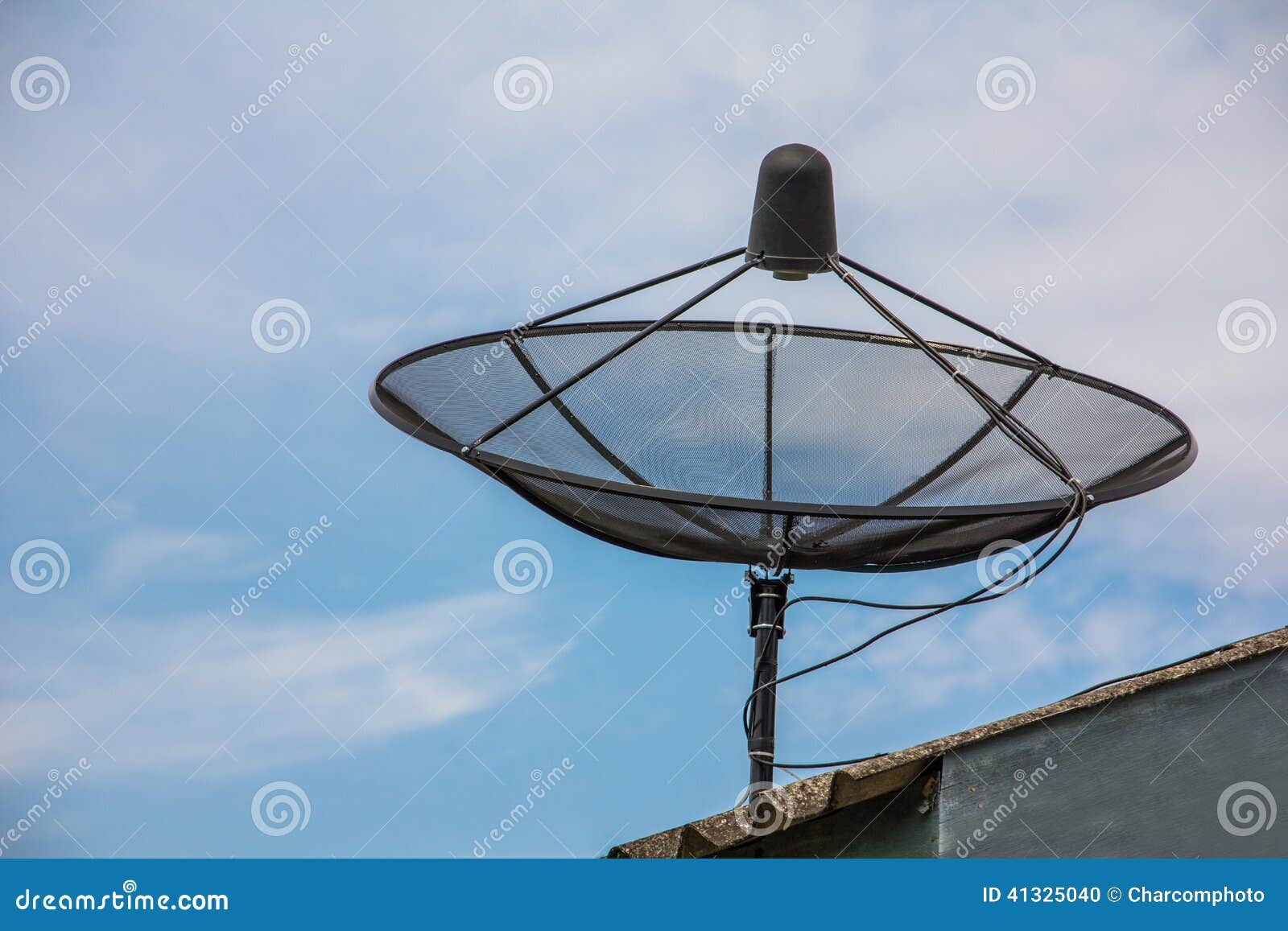 Antenne parabolique photo stock. Image du observatoire - 41325040