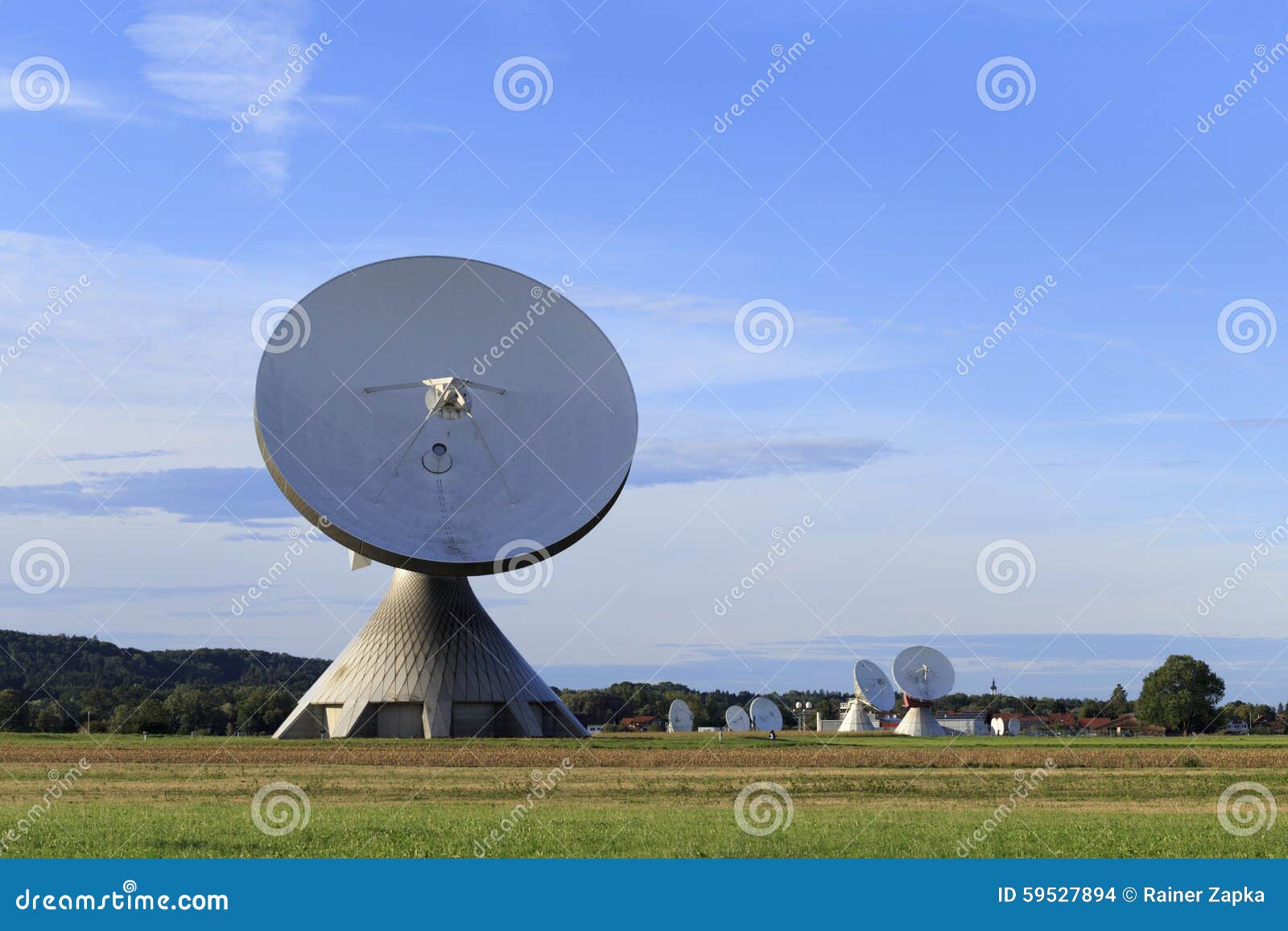 Antenne parabolique photo stock. Image du allemagne, astronomie - 59527894