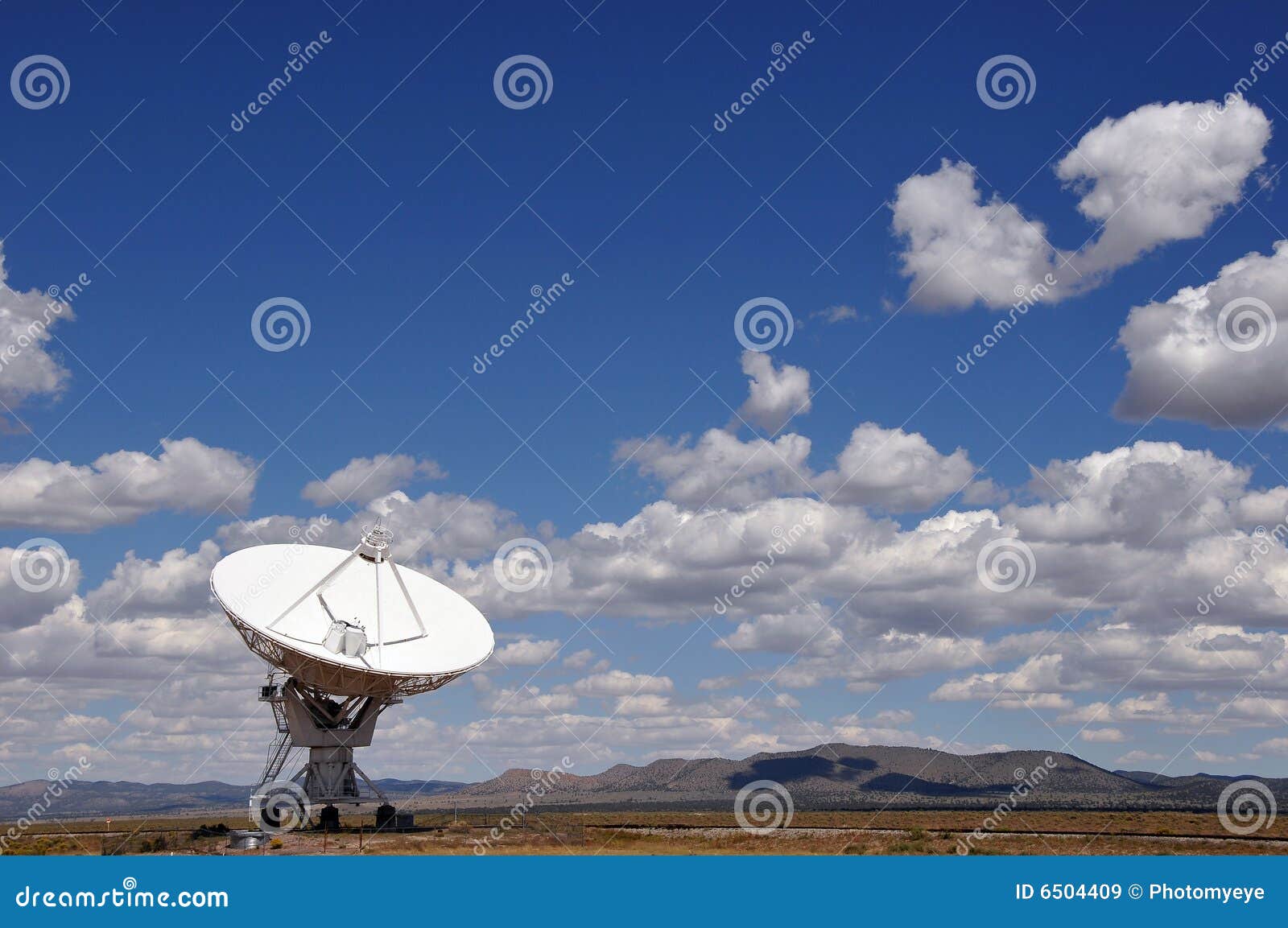 Antenne parabolique image stock. Image du balayage, horizontal - 6504409