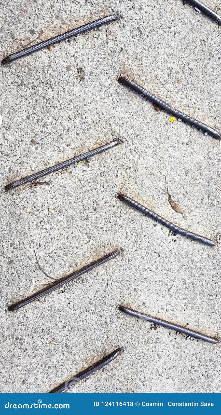 Anti Patim Do Carro No Cimento Foto de Stock - Imagem de fileira, carro ...