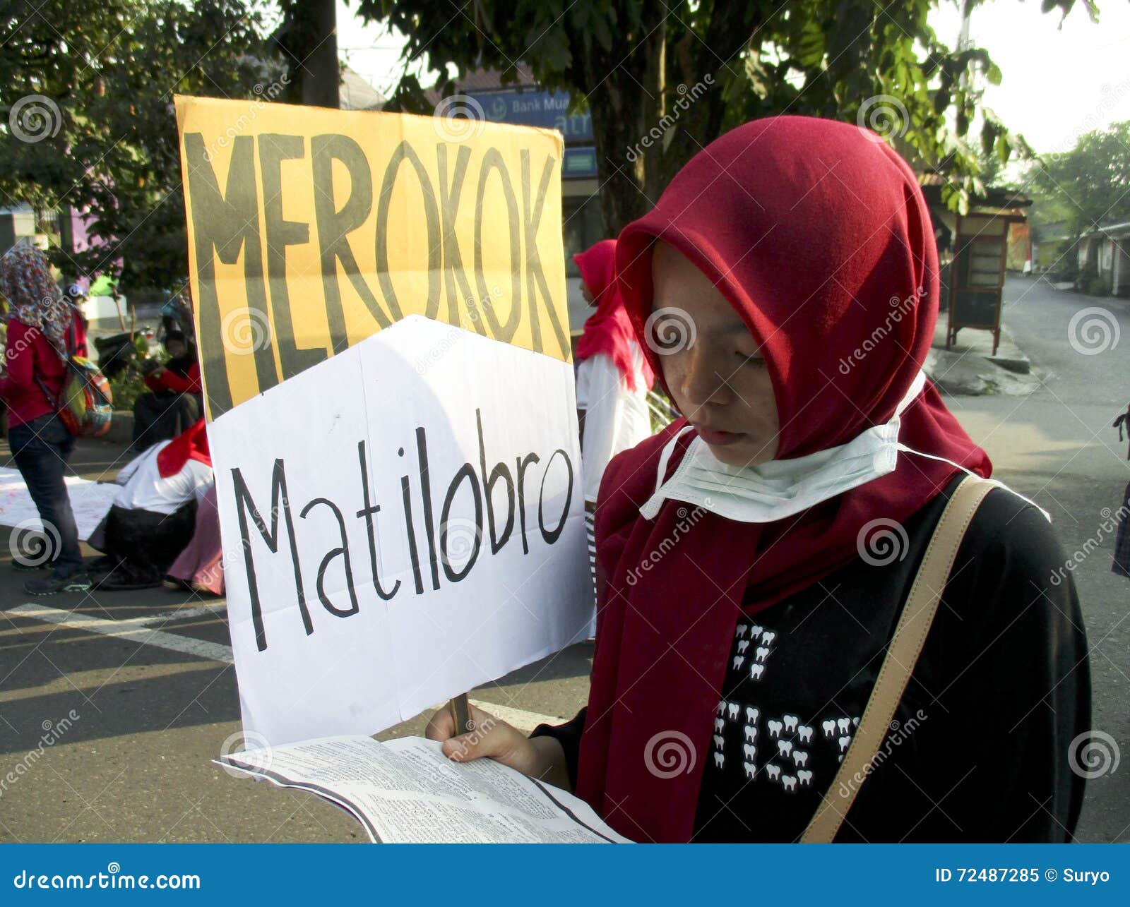 Anti smoking editorial image. Image of public, activists - 72487285