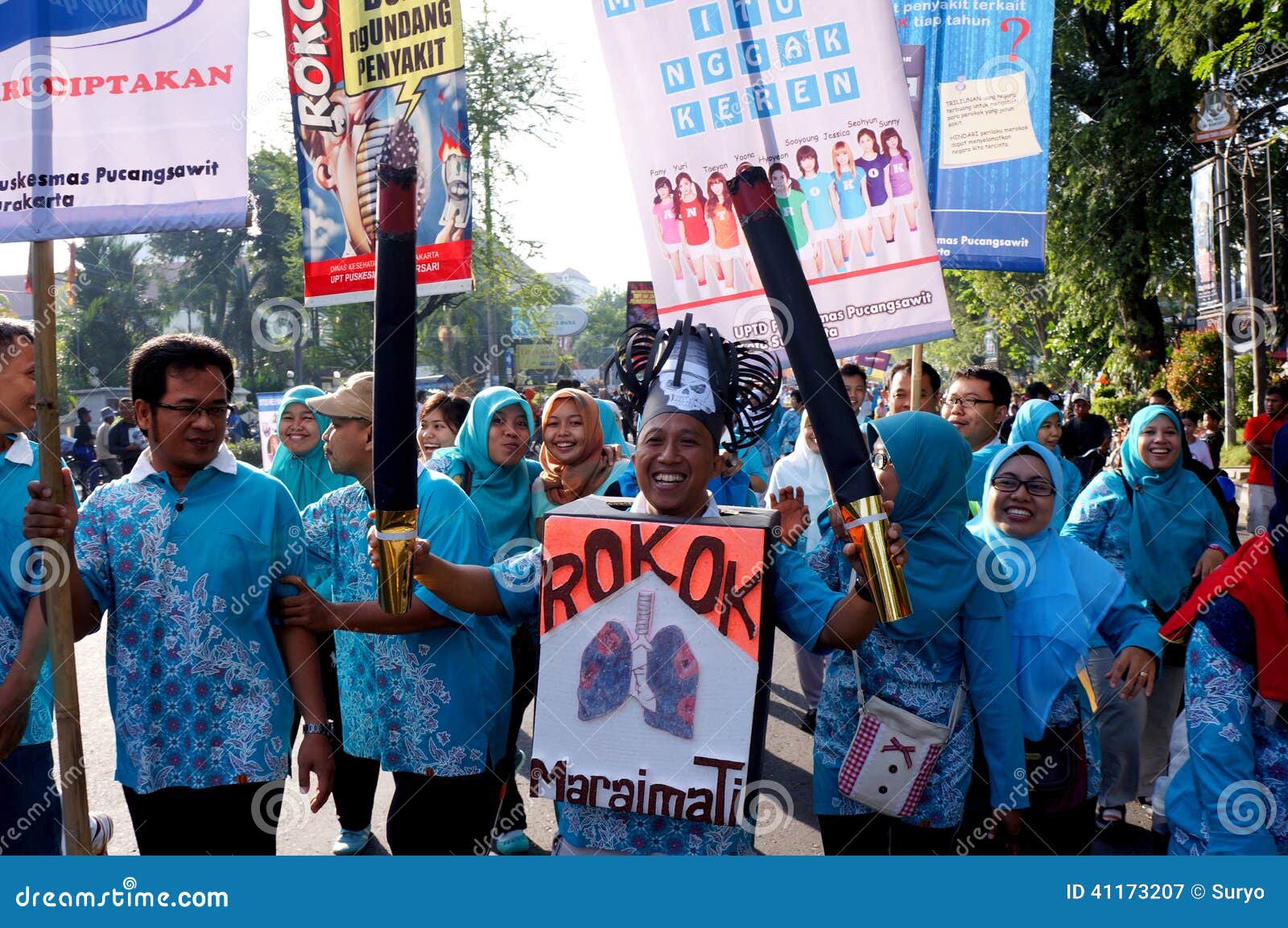 Anti smoking protested editorial photography. Image of people - 41173207