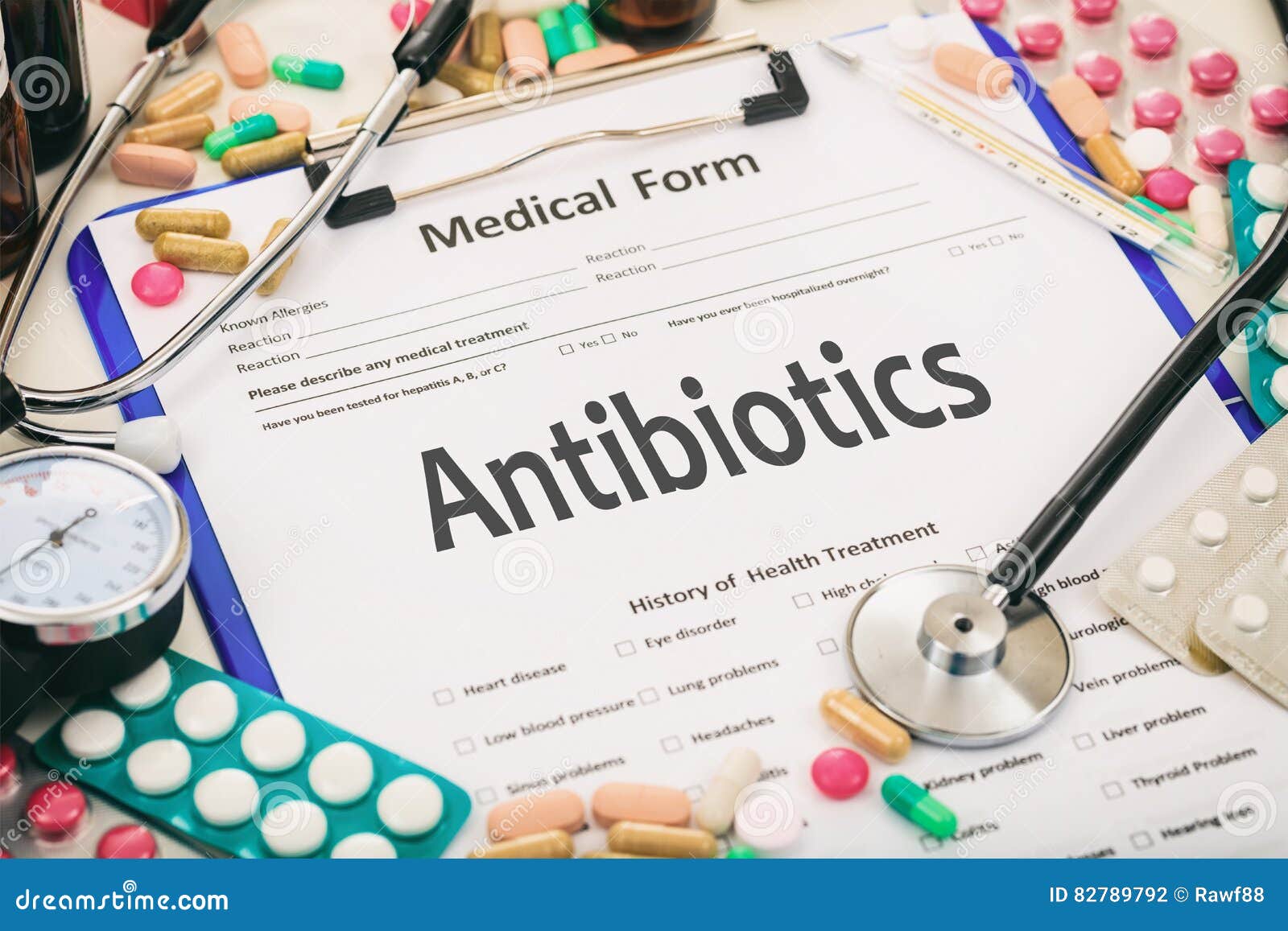 Antibiotika Geschrieben Auf Eine Medizinische Form Stockfoto - Bild von ...
