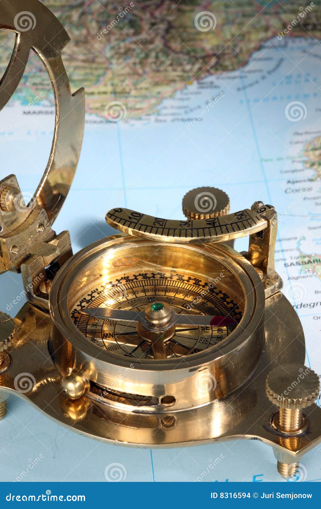 Antiek kompas. stock foto. Image of vuil, brons, antiquiteiten - 8316594