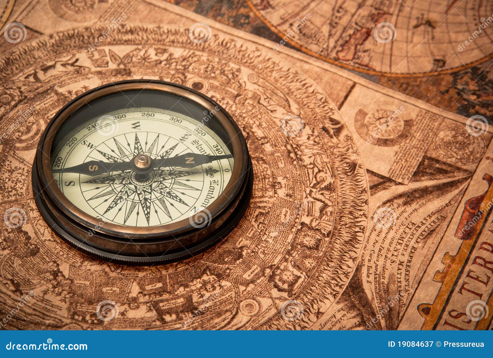 Antiek Kompas op Kaart stock afbeelding. Image of niemand - 19084637