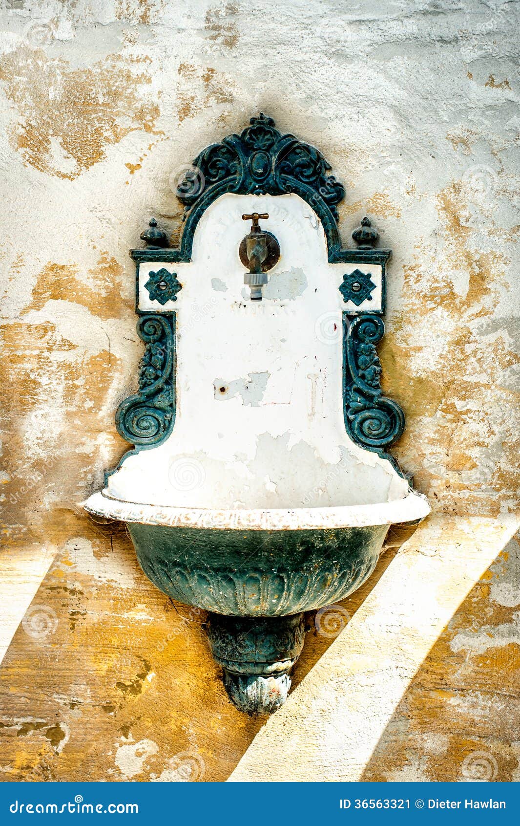 Antiek Wasbassin stock afbeelding. Image of antiquiteit - 36563321