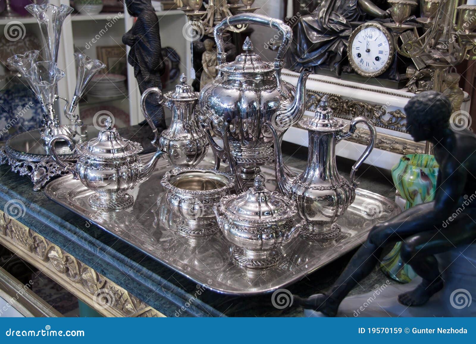 Antiek zilveren Theestel stock afbeelding. Image of thee - 19570159