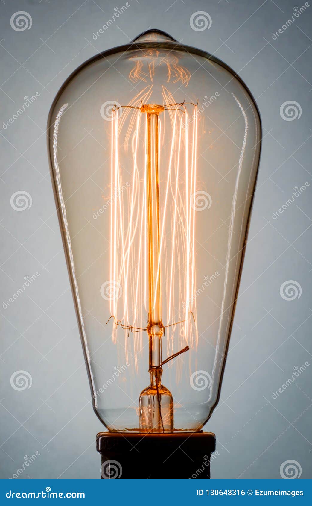Antieke gloeilamp stock foto. Image of gedachten, decoratief - 130648316