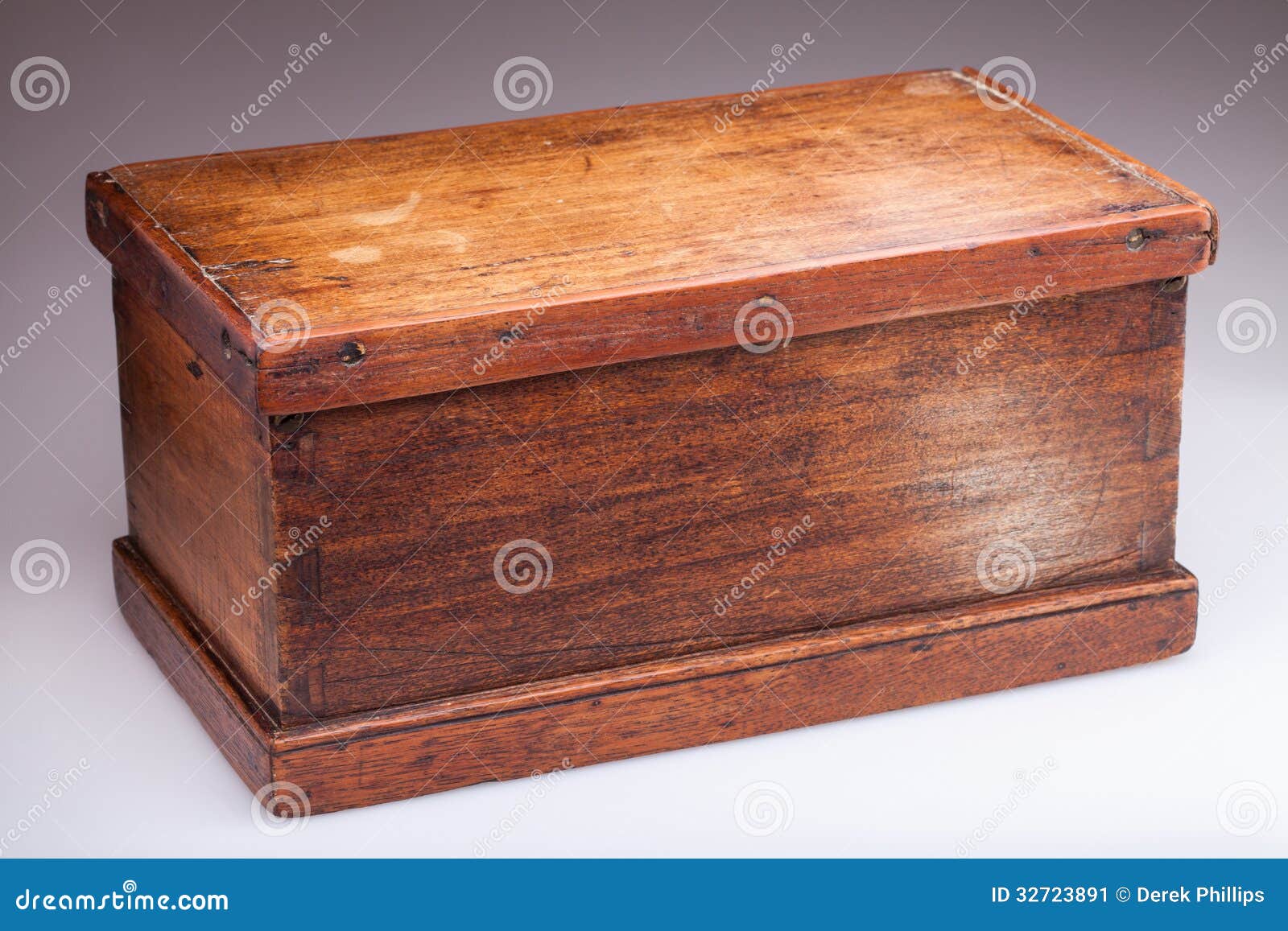 Antieke Houten Doos stock afbeelding. Image of gevlekt - 32723891
