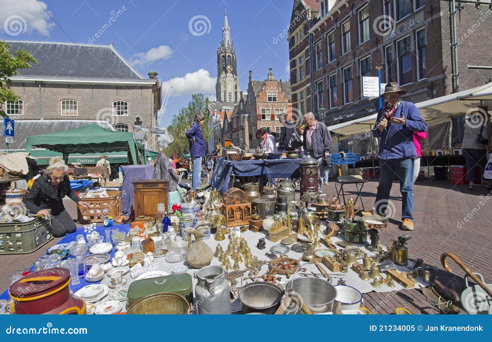 Antieke markt in Delft redactionele afbeelding. Image of zonnig - 21234005