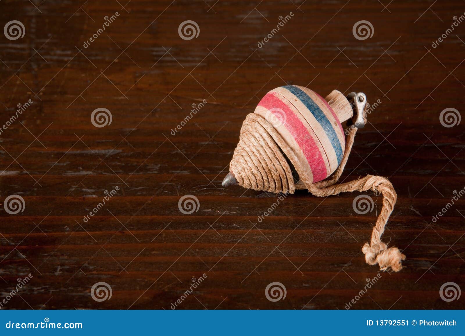 Antieke tol stock afbeelding. Image of bovenkant, koord - 13792551