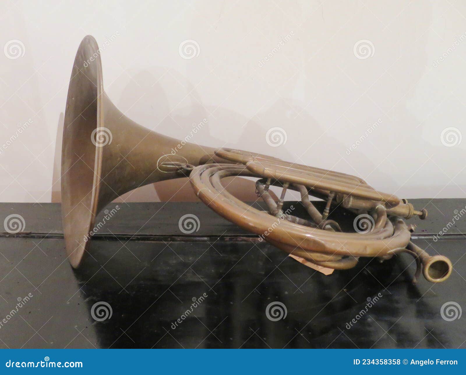 Antigo Instrumento Musical Trombone, Antigo Instrumento Musical ...
