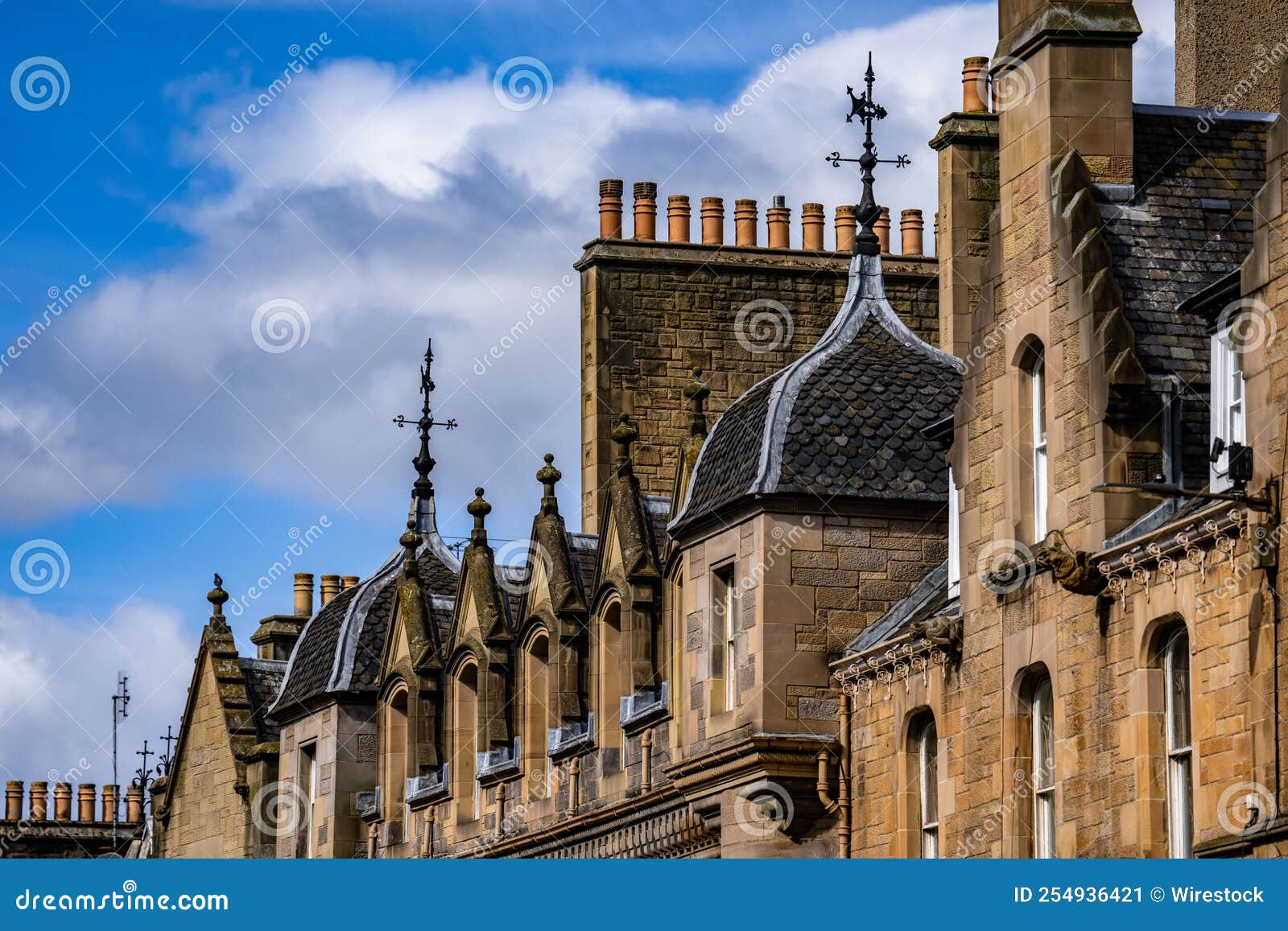 Antiguos Edificios De Piedra En La Milla Real En La Isla De Edinburgh ...