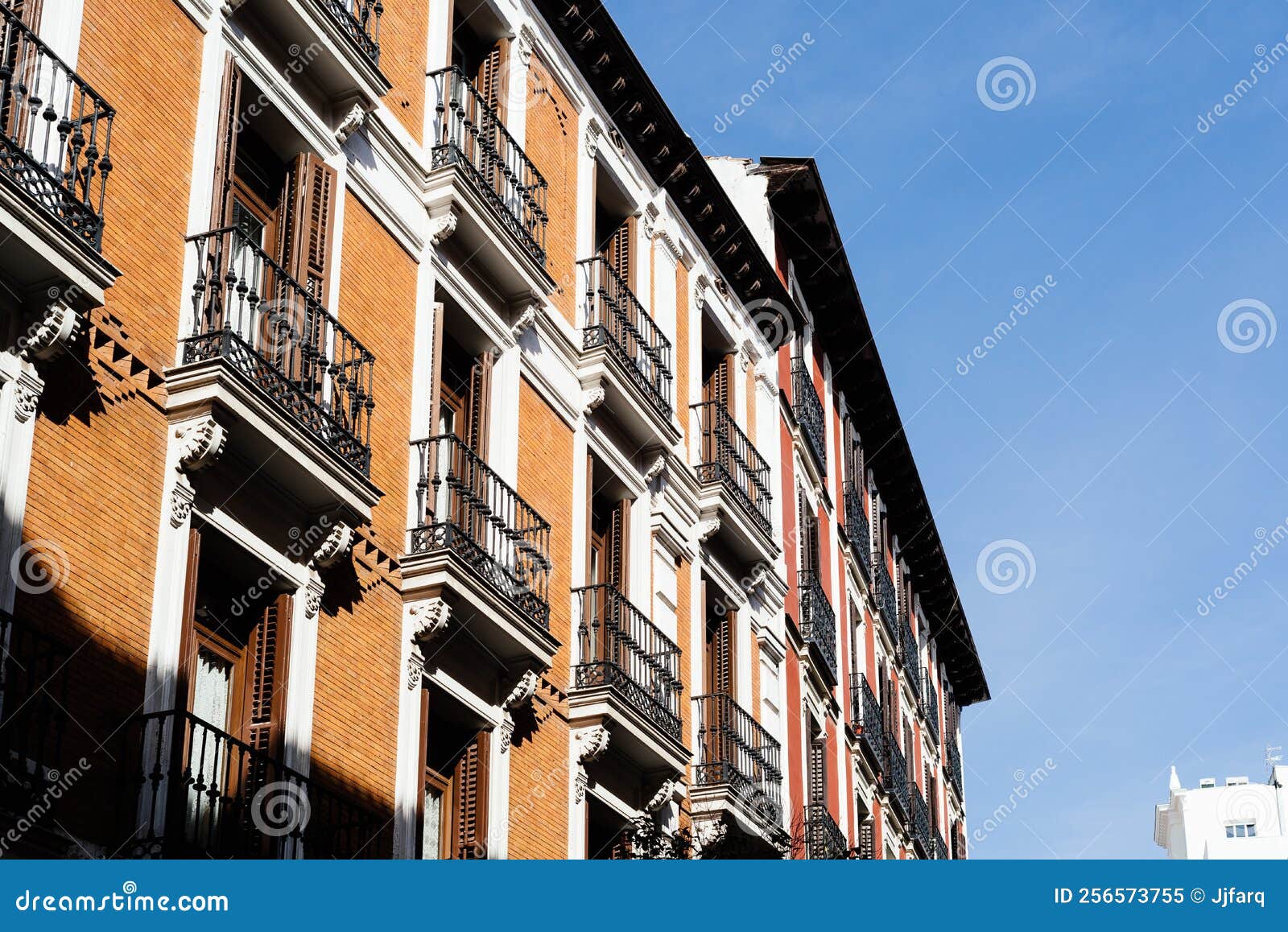 Antiguos Edificios Residenciales En Gran Via En Madrid Imagen de archivo - Imagen de abundancia ...