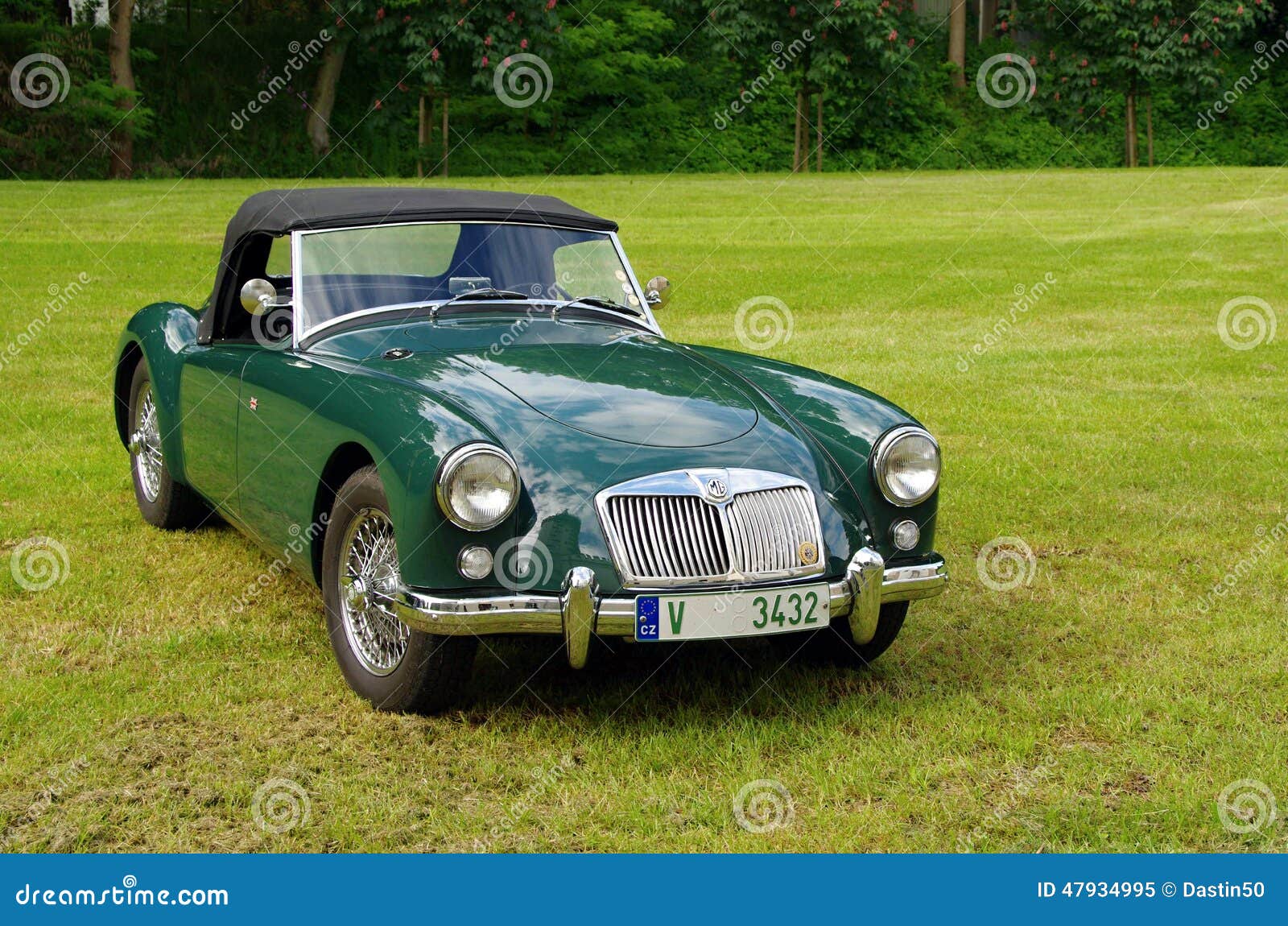 Antik bil MG redaktionell foto. Bild av turnera, tappning - 47934995