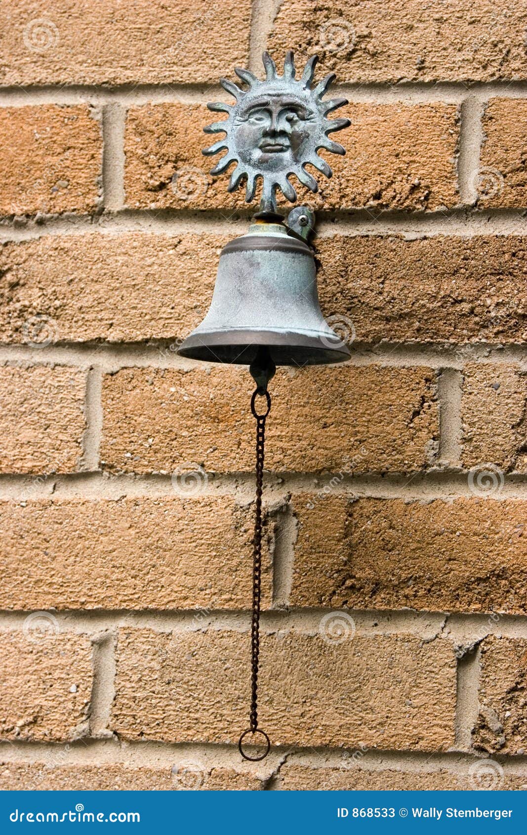 Antik ringklocka fotografering för bildbyråer. Bild av ljud - 868533