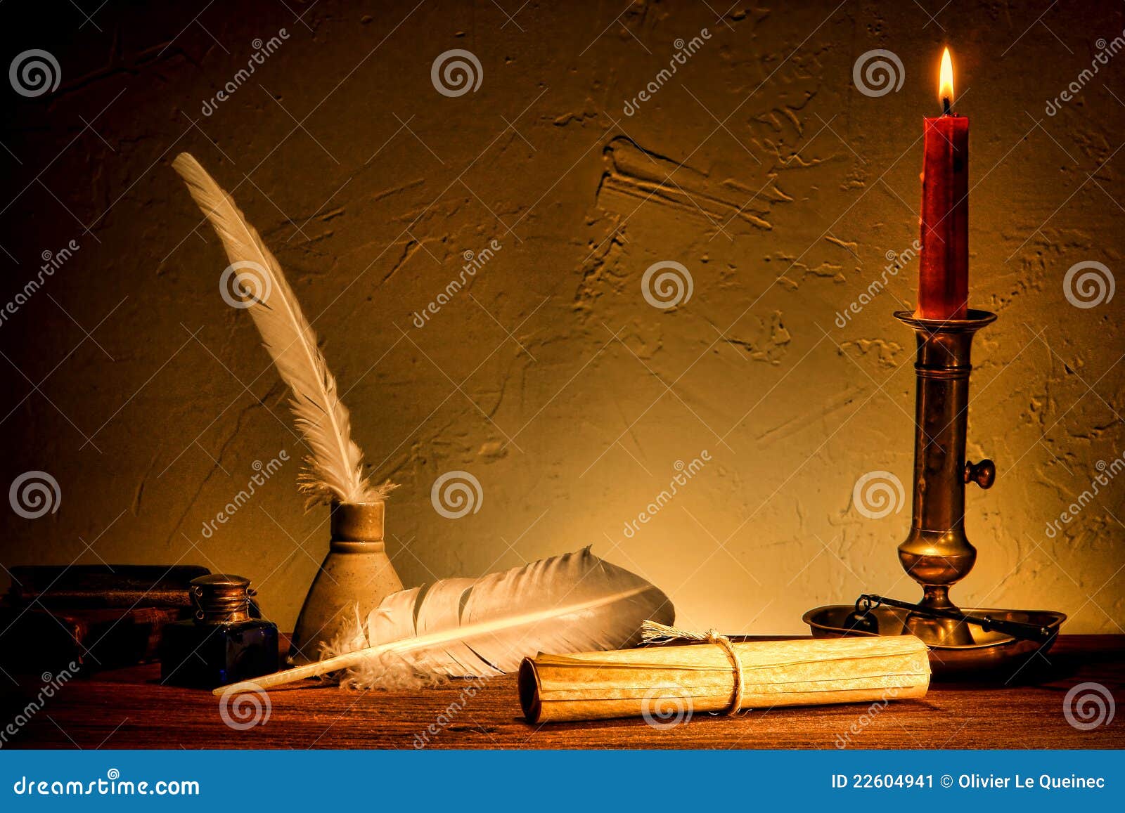 Antike Pergamentpapier-Rolle Durch Alte Kerze-Leuchte Stockbild - Bild ...