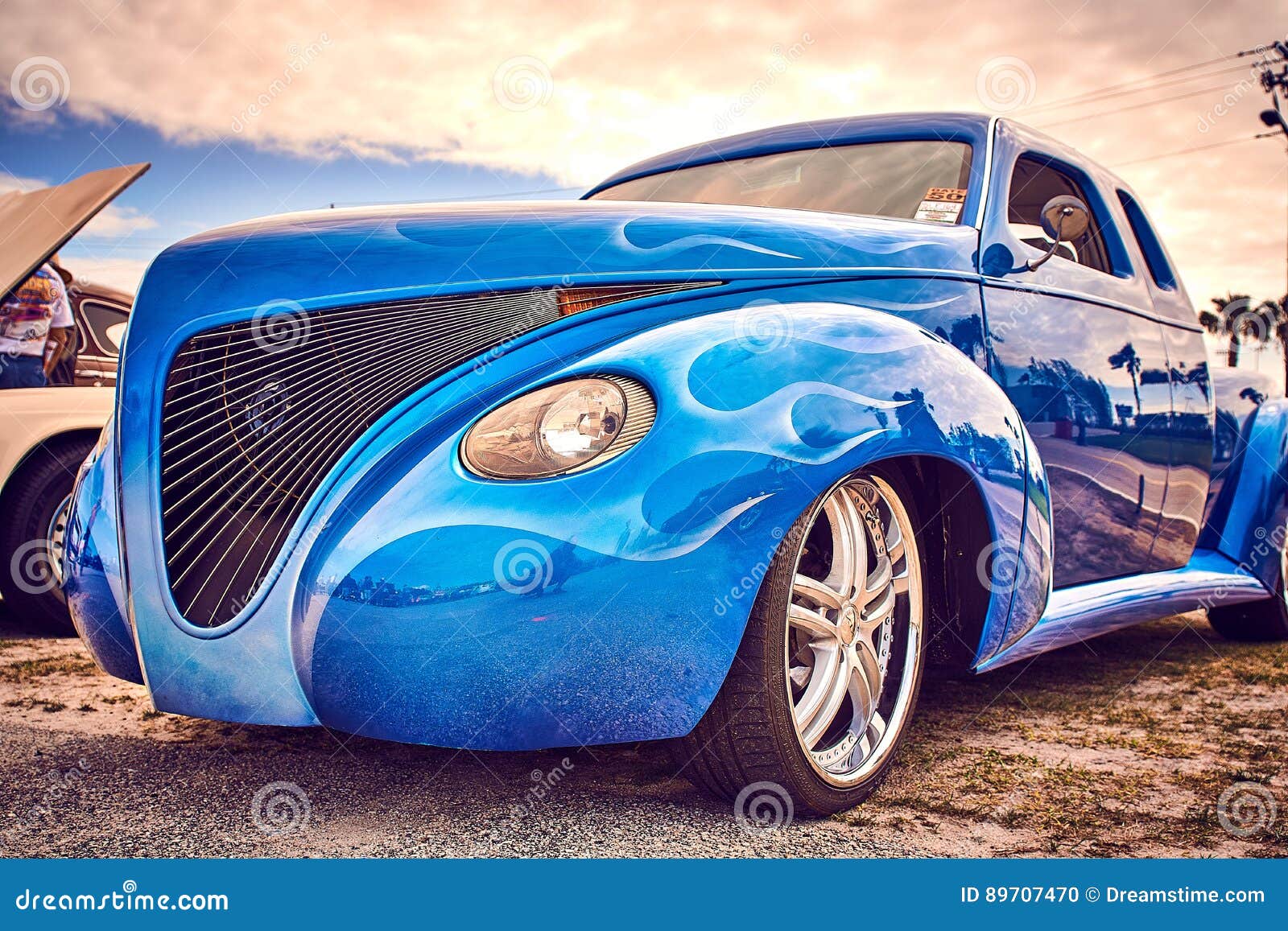 Antike Weinlese Und Alte Autos Redaktionelles Bild - Bild von antike ...