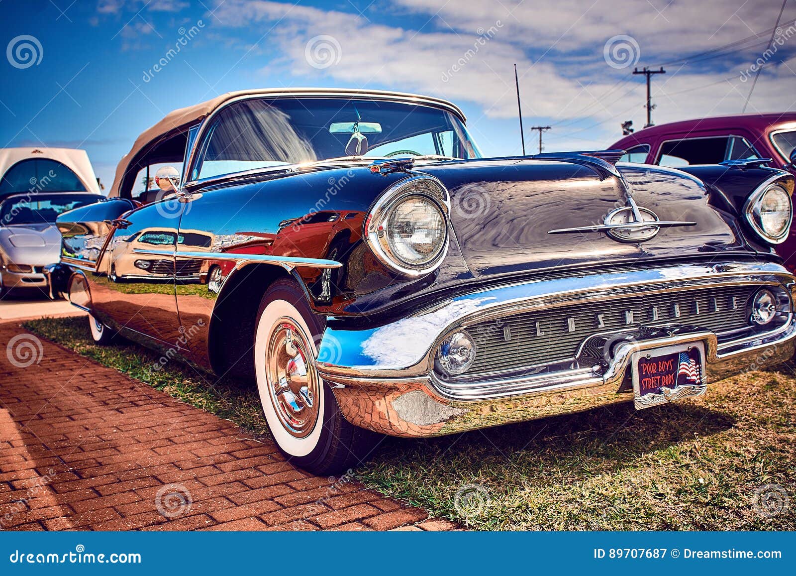 Antike Weinlese Und Alte Autos Redaktionelles Stockfotografie - Bild ...