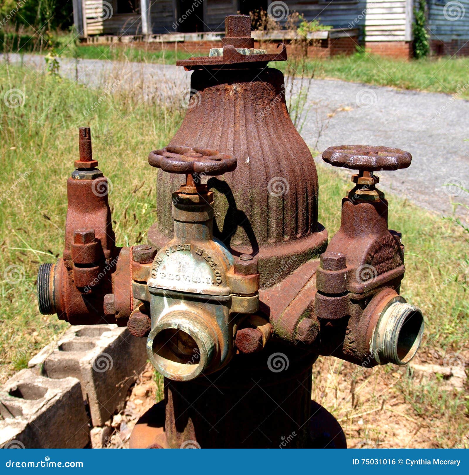 Antiker Feuer-Hydrant redaktionelles foto. Bild von film - 75031016