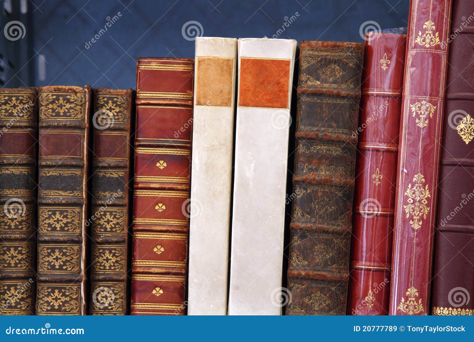 Antiquarian books stock image. Image of line, market - 20777789