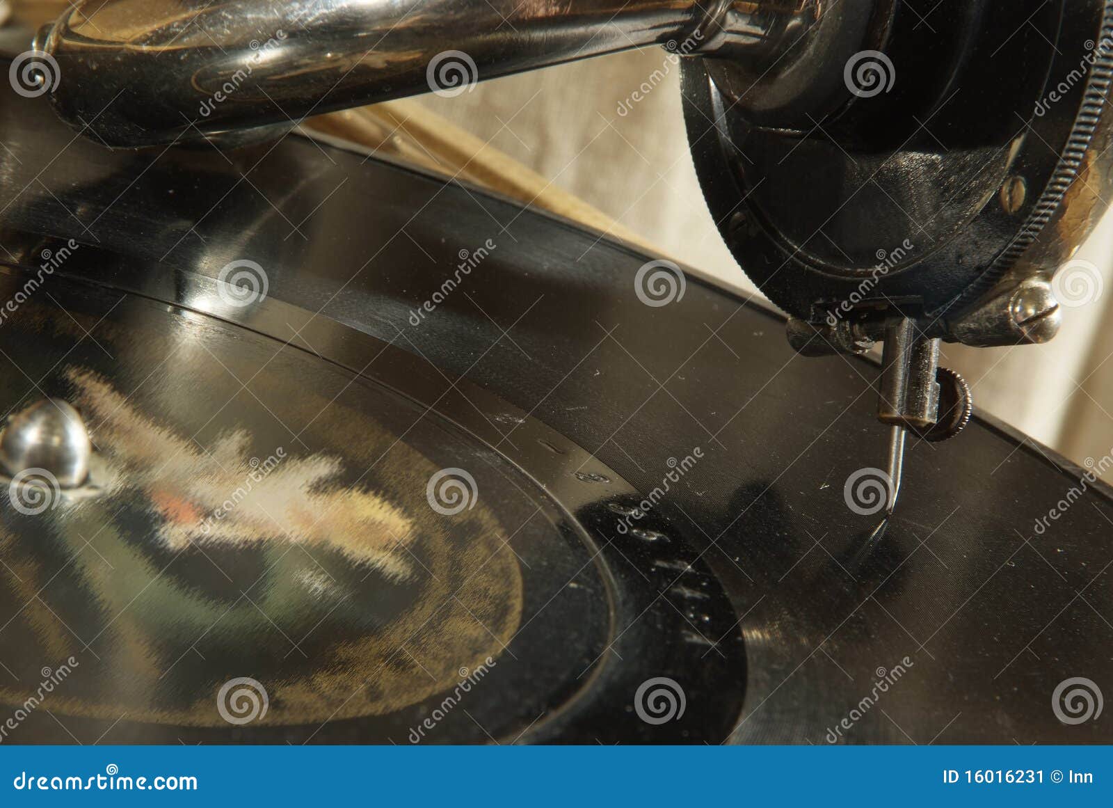 Antiquarian Gramophone Music Plate Stock Image - Image of macro, holder ...