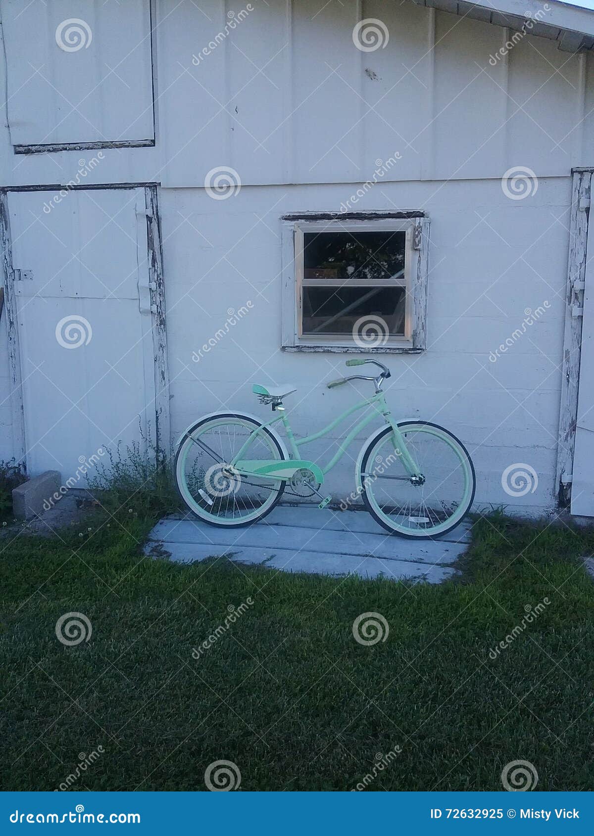 Antique Bike by Old Barn stock image. Image of facade - 72632925