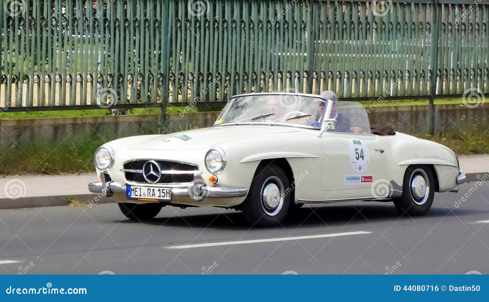 Mercedes-Benz 190 SL 1957 editorial photo. Image of bodies - 44080716
