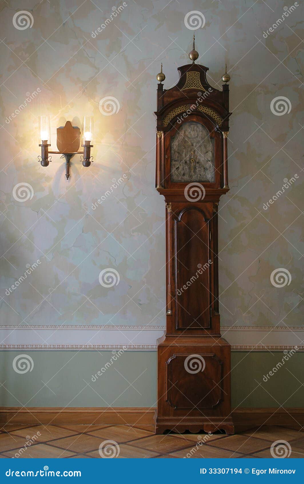 Antique clock stock photo. Image of objectsequipment - 33307194