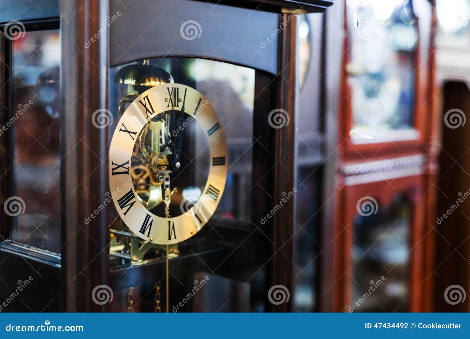 Antique Clock Old Time Passing Stock Photo - Image of shelf, face: 47434492