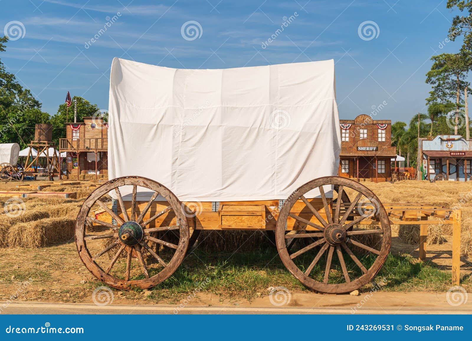 Antique covered wagon stock image. Image of history - 243269531