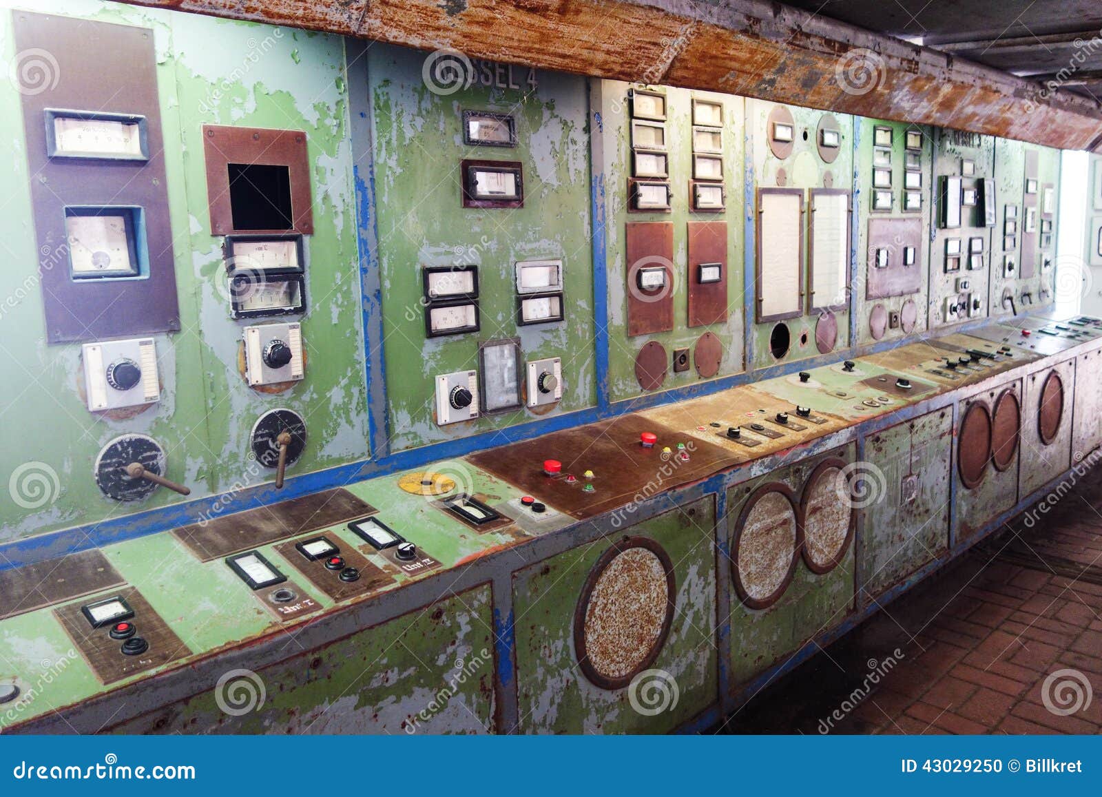 Antique electronics editorial image. Image of equipment - 43029250