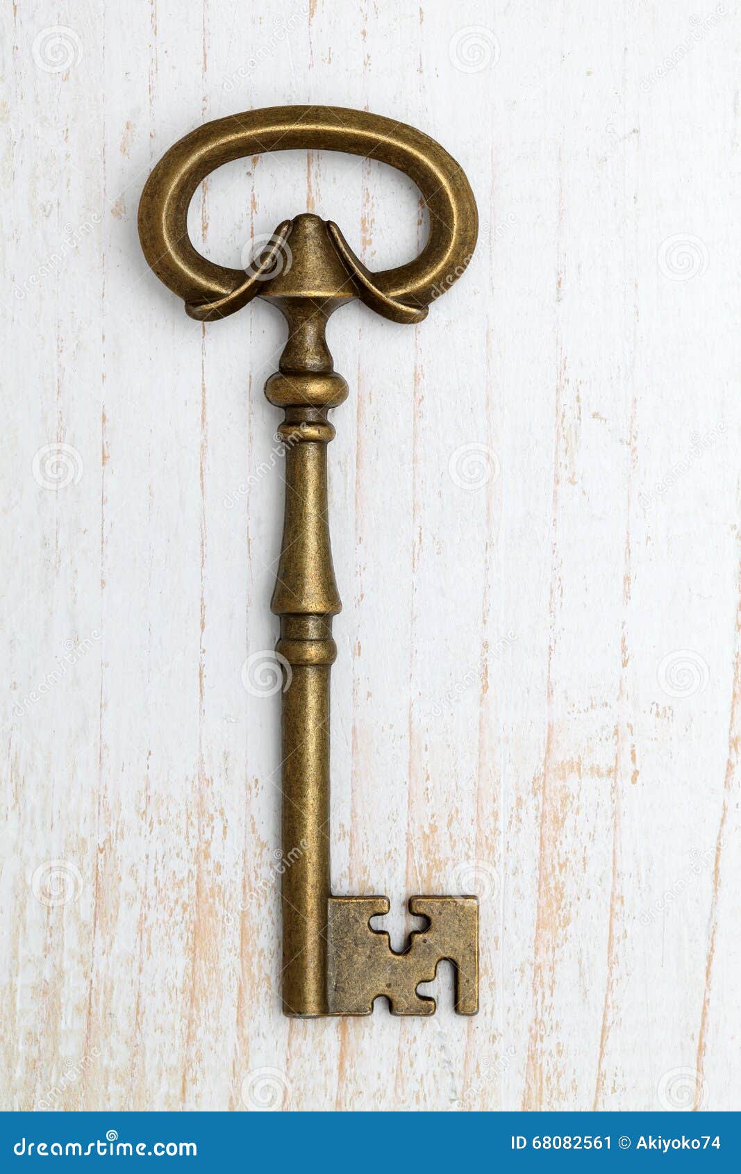 Antique Key on Wood Background Stock Image - Image of retro, open: 68082561
