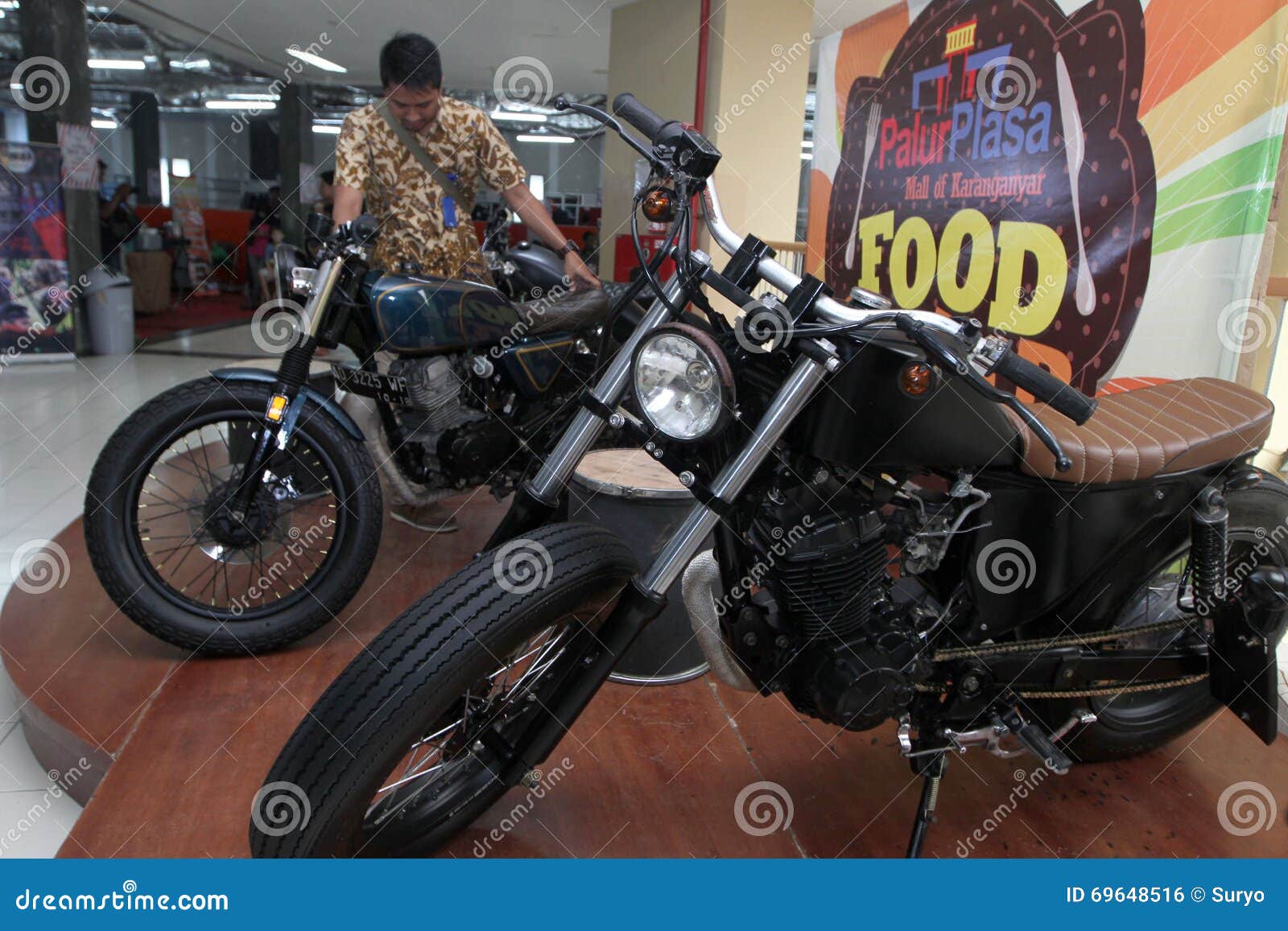 Antique motorcycles editorial photo. Image of display - 69648516