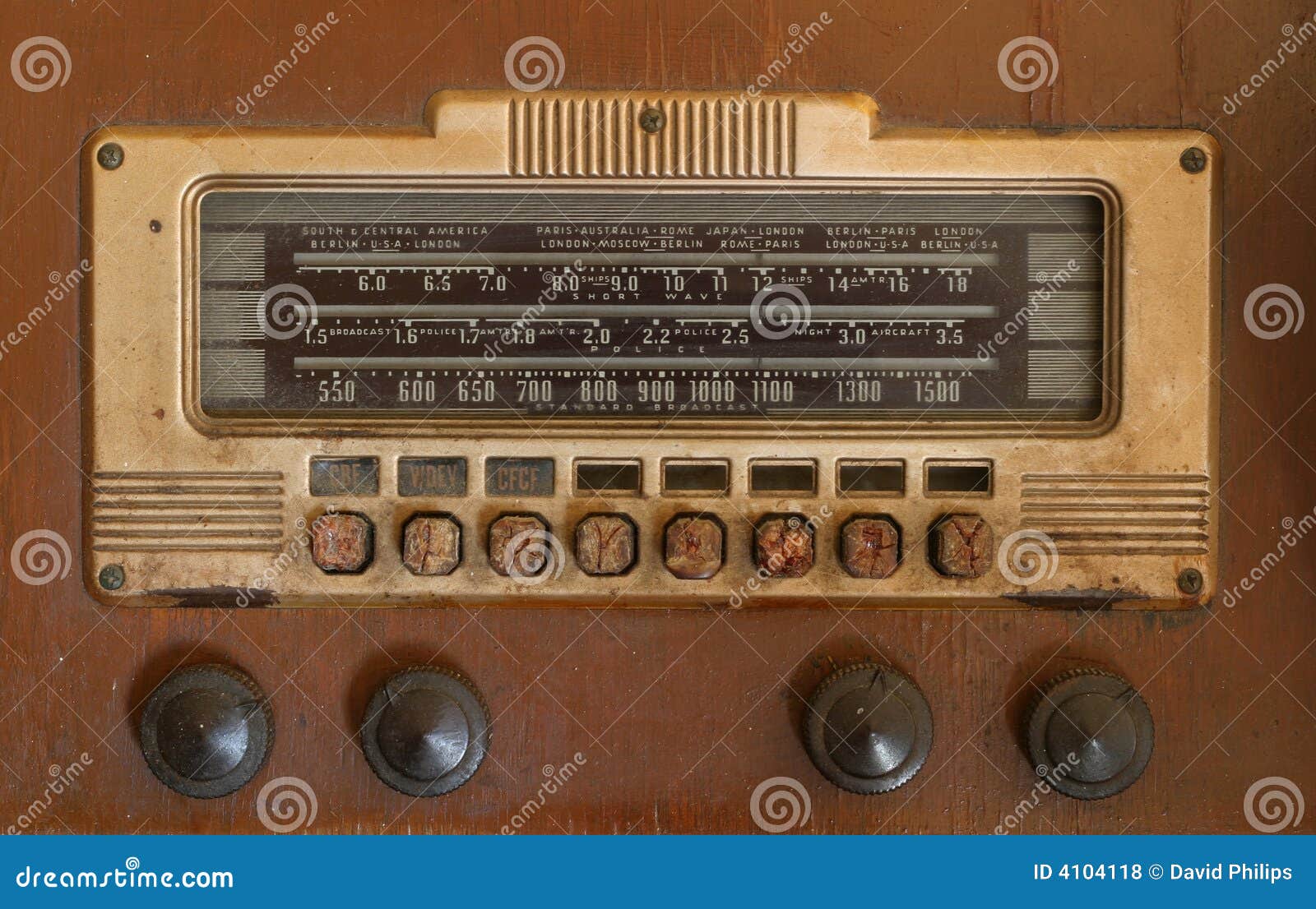 Antique Radio Box Royalty-Free Stock Photo | CartoonDealer.com #7257003