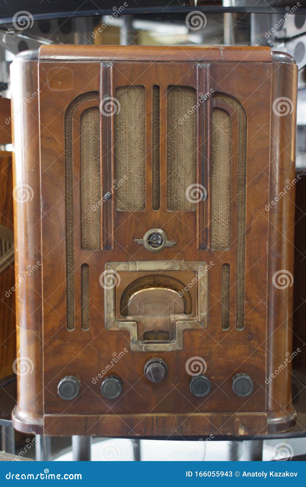 Antique Radio or Old Radio Classic. Technology of Yesteryear Stock ...