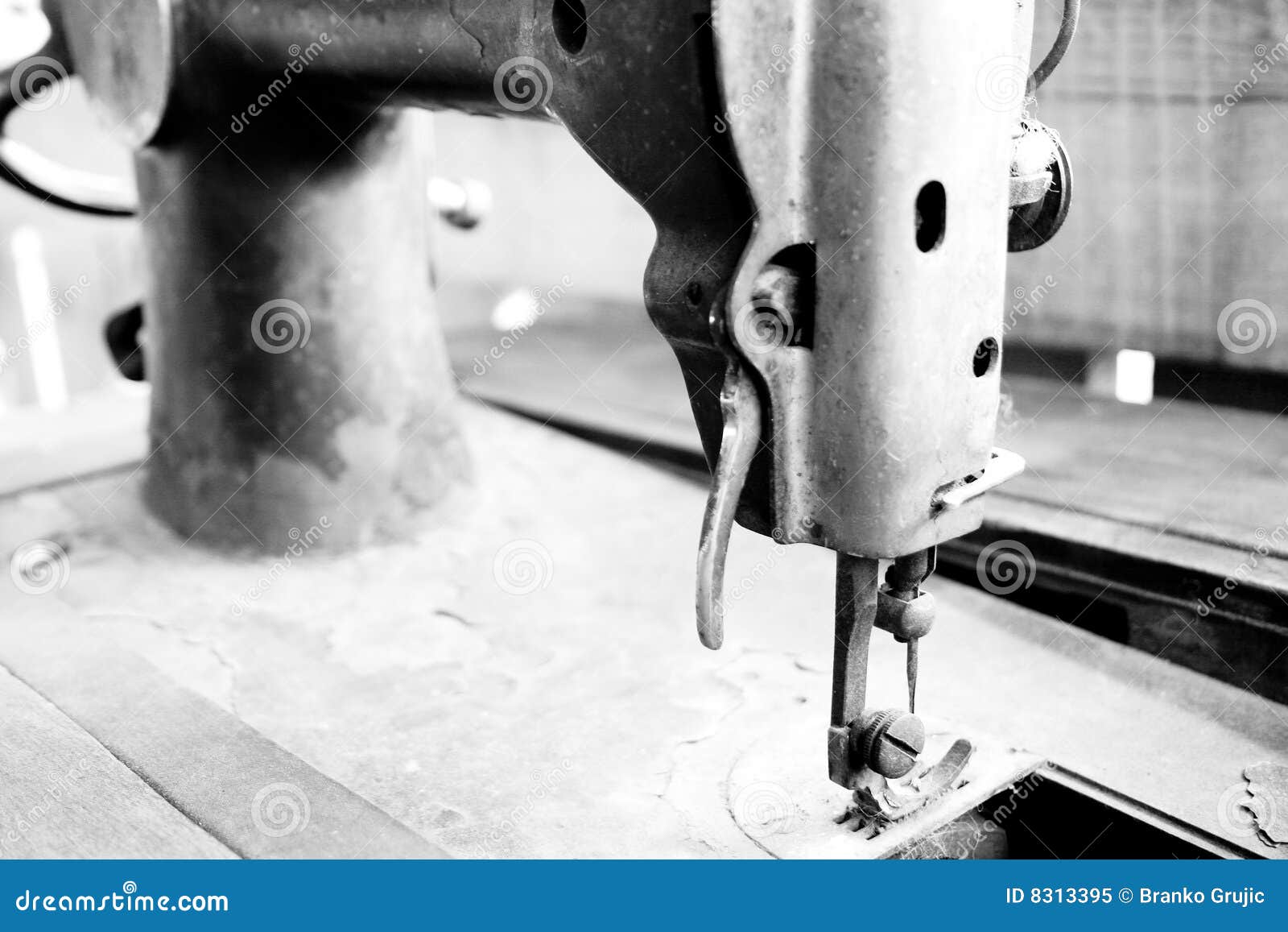 Antique sewing machine stock image. Image of needle, handle - 8313395