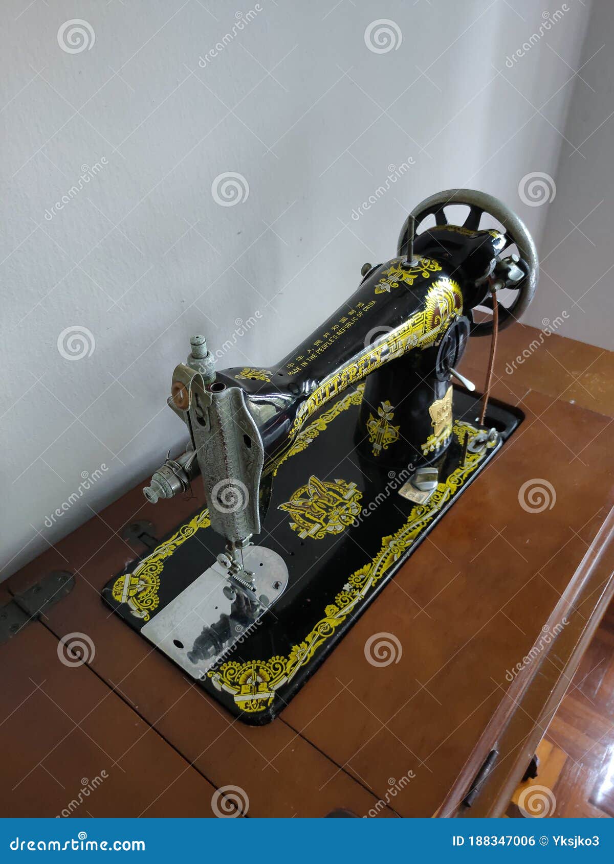 Antique Sewing Machine In Old Warehouse Editorial Photo | CartoonDealer ...