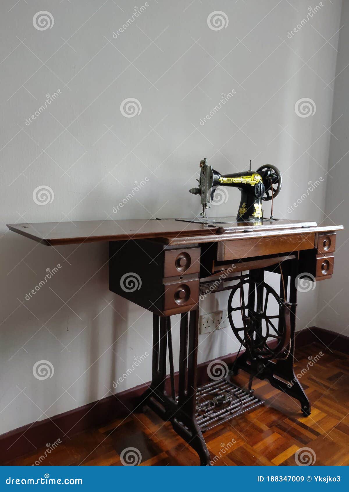 Antique Sewing Machine In Old Warehouse Editorial Photo | CartoonDealer ...