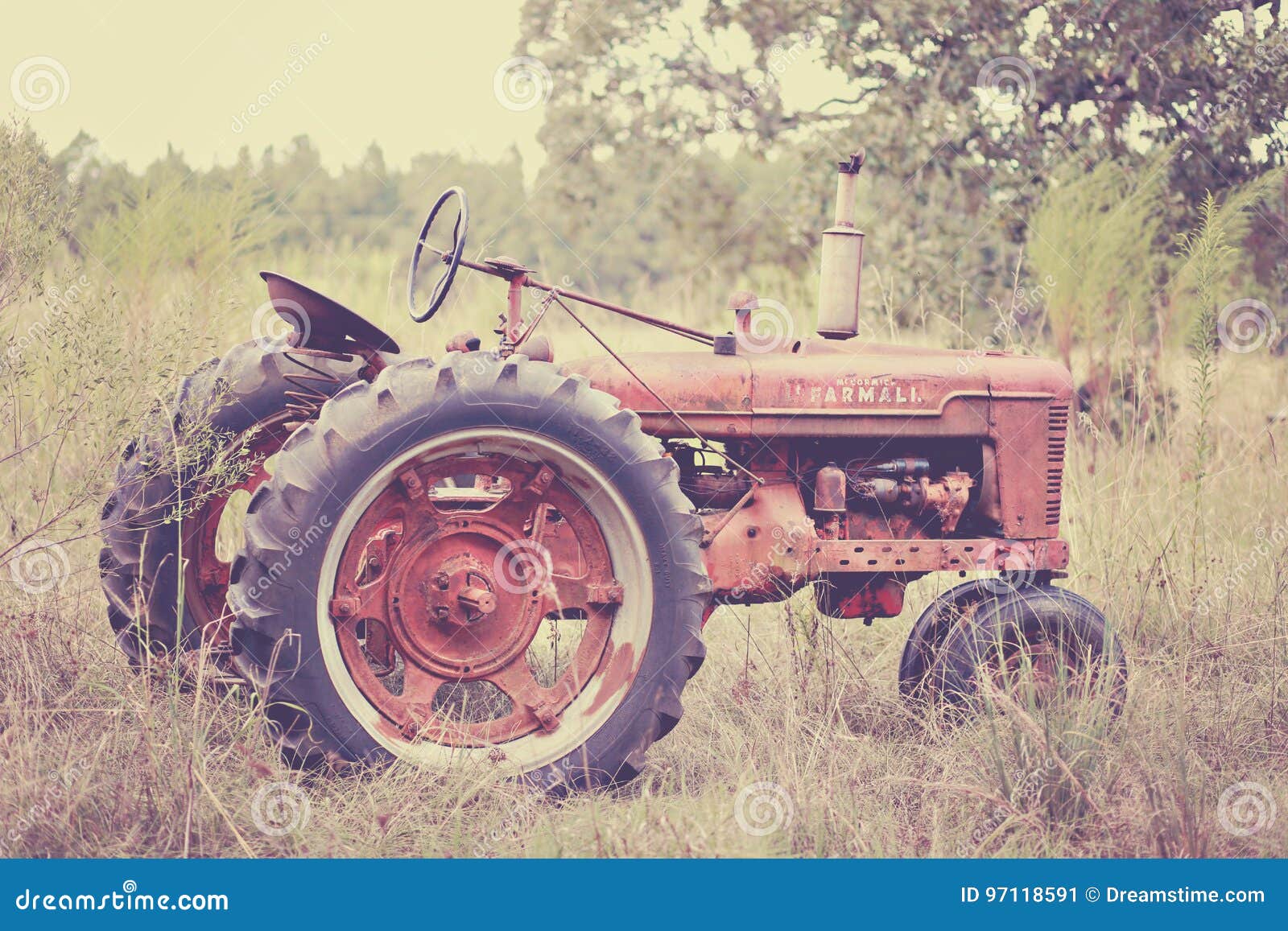 Antique Tractor 1949 editorial photo. Image of farmall - 97118591