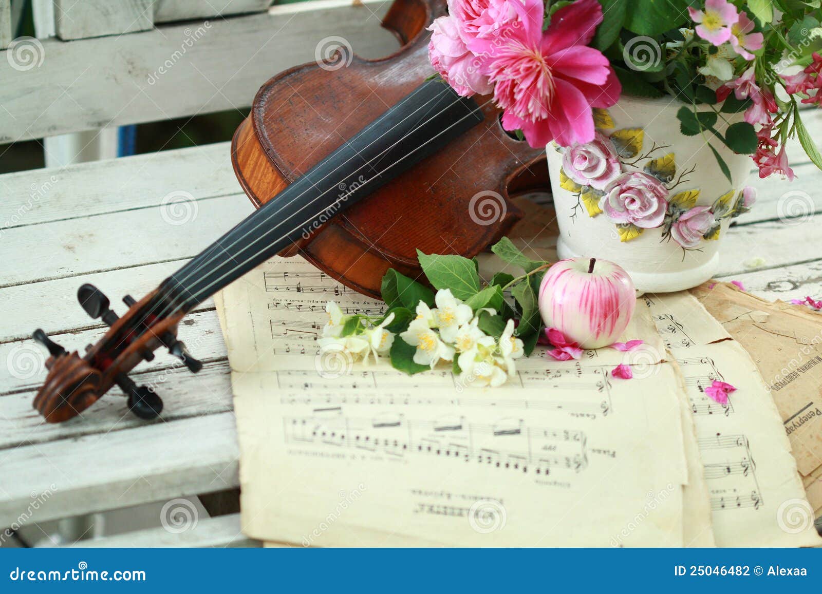 Antique Violin, Notes and Spring Bouquet Stock Photo - Image of retro ...