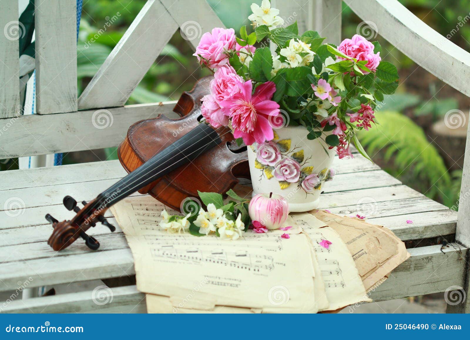 Antique Violin, Notes and Spring Bouquet Stock Photo - Image of brown ...