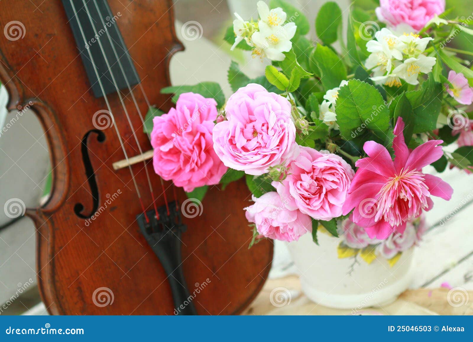 Antique Violin, Notes and Spring Bouquet Stock Image - Image of culture ...