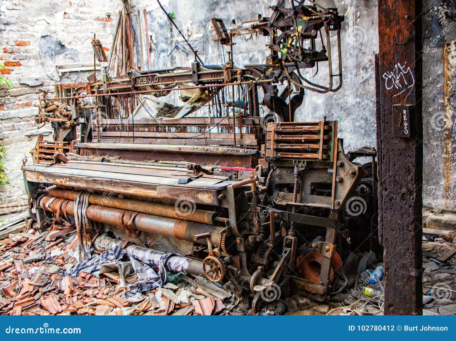 Antique weaving loom editorial photography. Image of weaving - 102780412