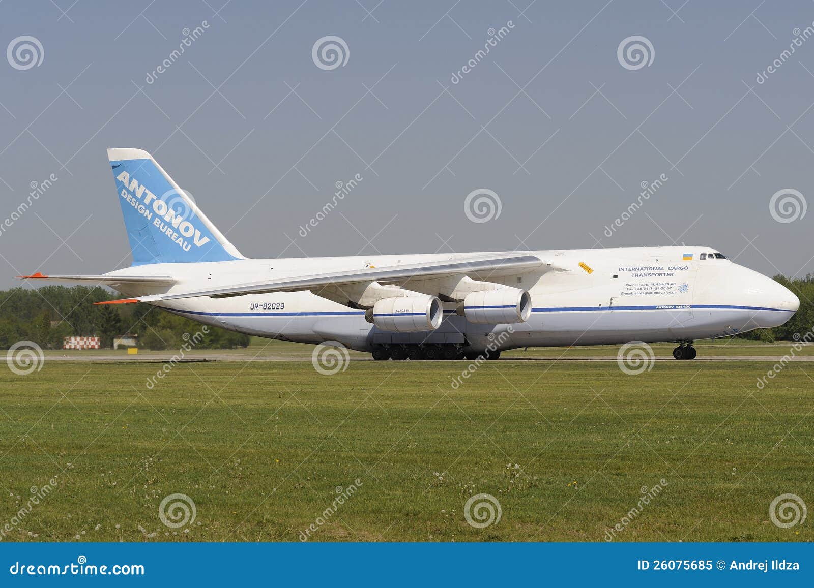 Antonov an-124 Ruslan editorial image. Image of taxing - 26075685