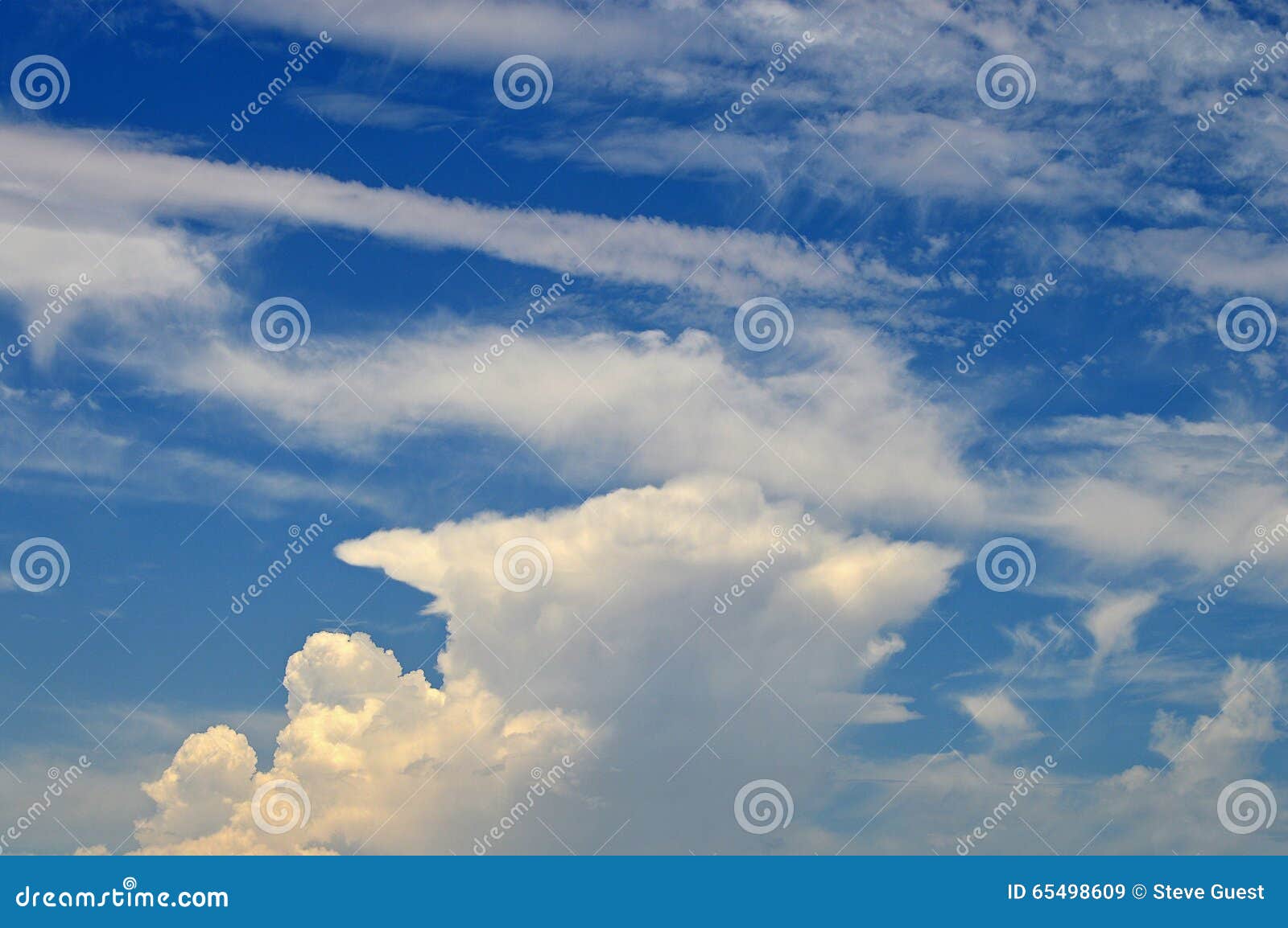 Anvil Cloud in Blue Sky stock image. Image of cloud, streaky - 65498609
