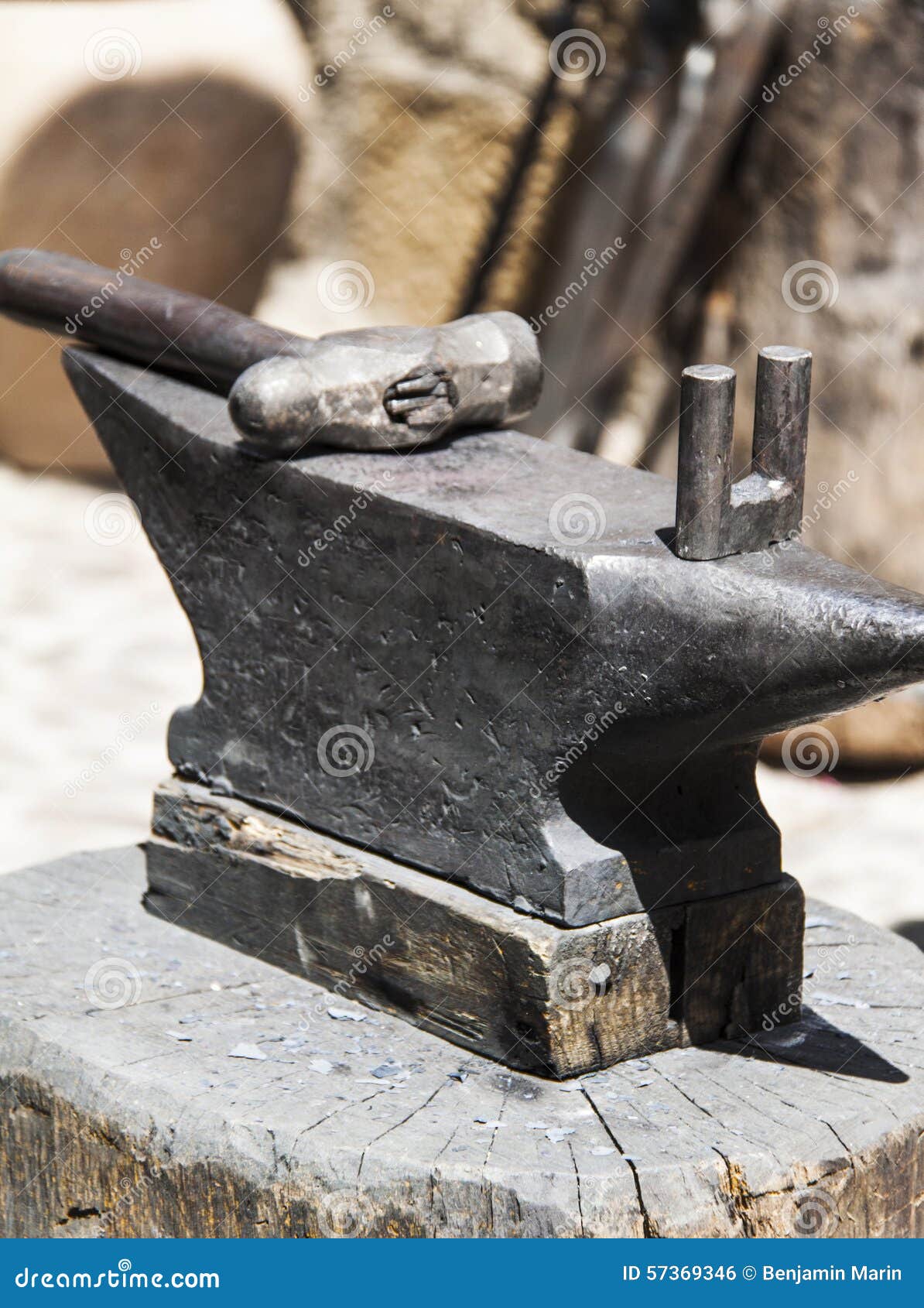 Anvil and hammer stock photo. Image of metalwork, background - 57369346