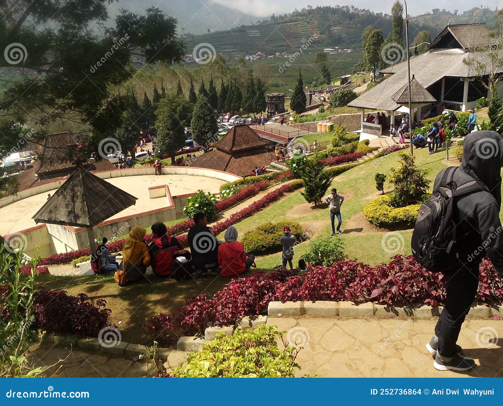 Ao Redor Do Museu De Kailasa Em Dieng Plateau Central Java Indonesia ...