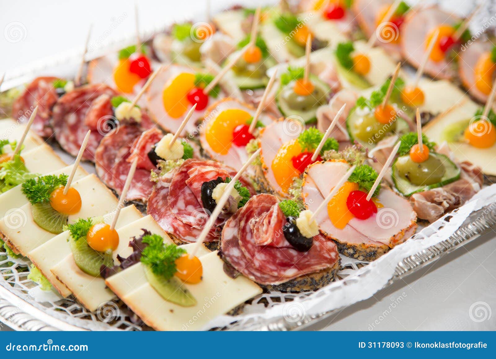 Apéritifs D'un Plat Au Buffet Photos stock - Image: 31178093
