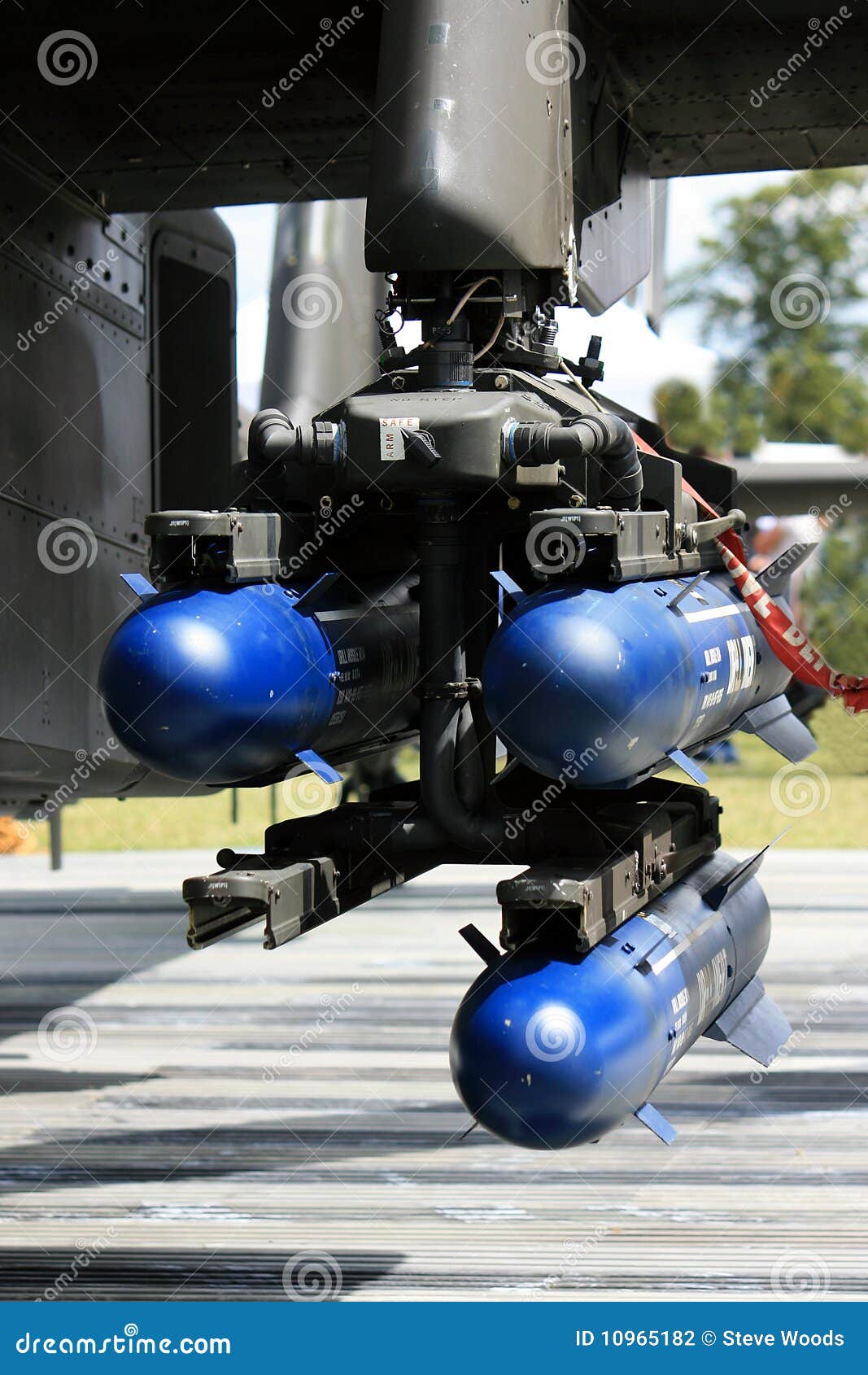 Apache AH64 Missiles stock photo. Image of danger, fixed - 10965182